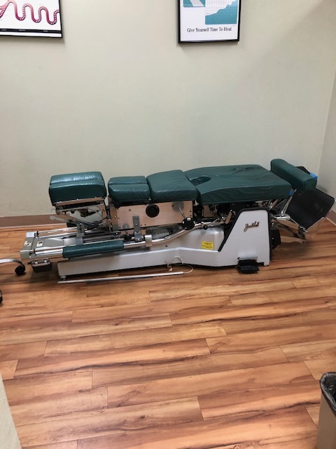Thompson 440 Adjusting Table and Compressor - Planet Chiropractic